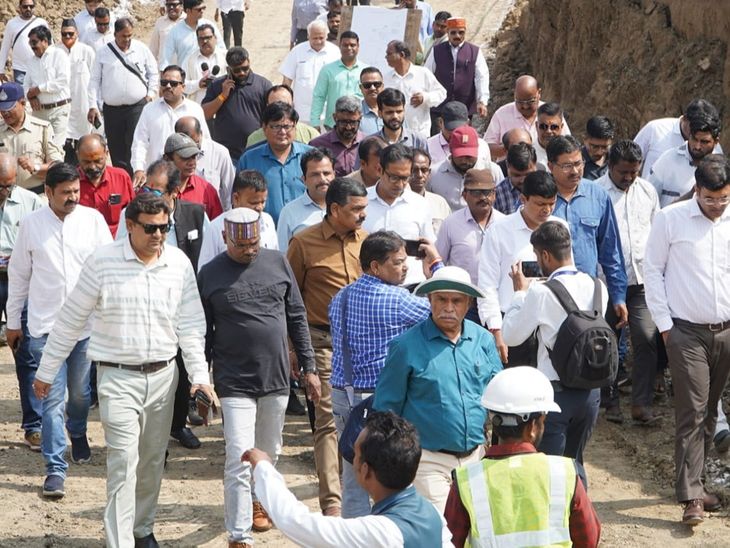 30 meter wide MR 22 road will be built along the Shipra river.