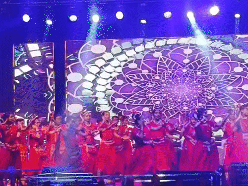 People danced to the Pandavani-Raut dance and Bollywood songs at the ...