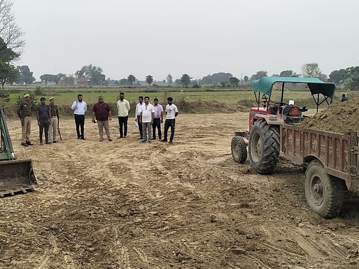 Illegal mining in broad daylight in Jalesar, questions raised on the ...