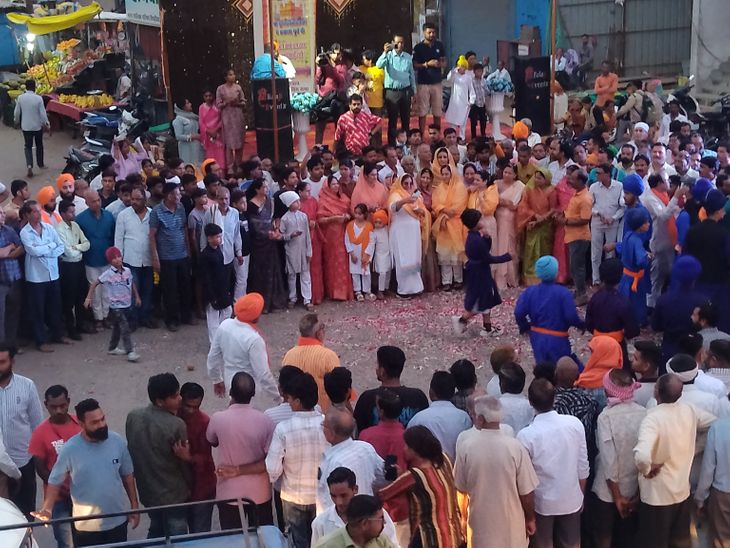 A procession was taken out on the occasion of Guru Nanak Dev Prakash ...