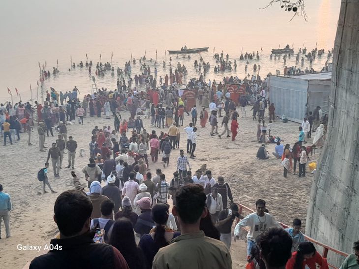 A wave of faith surged at the Panchnad confluence of Jalaun. | जालौन के ...