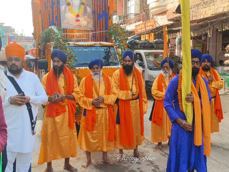 Guru Nanak Dev Ji's Prakash Parv celebrated in Robertsganj