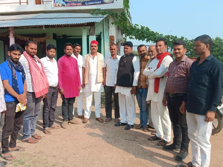 Emphasis on becoming an MLC voter in Banda | बांदा में एमएलसी मतदाता ...