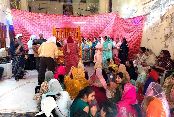 Sindhi community celebrated Guru Nanak Dev Ji's birth anniversary ...