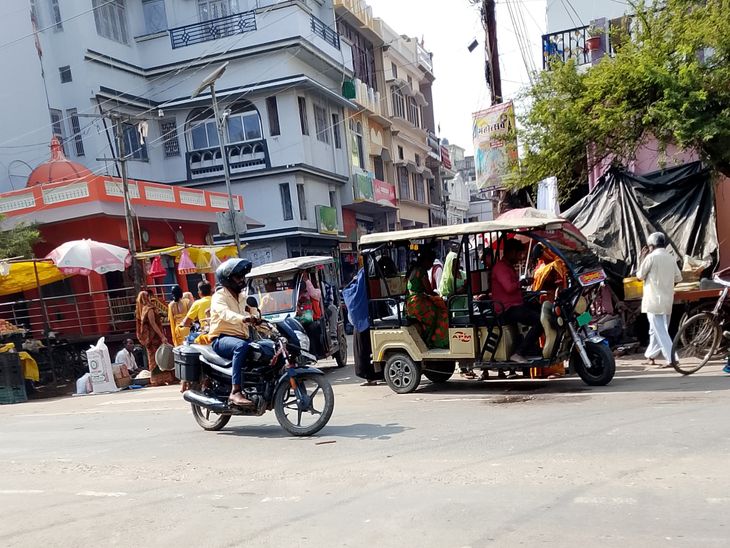 Heavy traffic jam due to private taxi stand in Anandnagar | आनंदनगर में ...