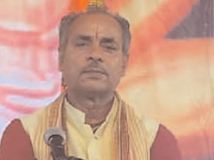 Pandit Prakash Chandra Pandey narrated the dialogue between Parashuram ...