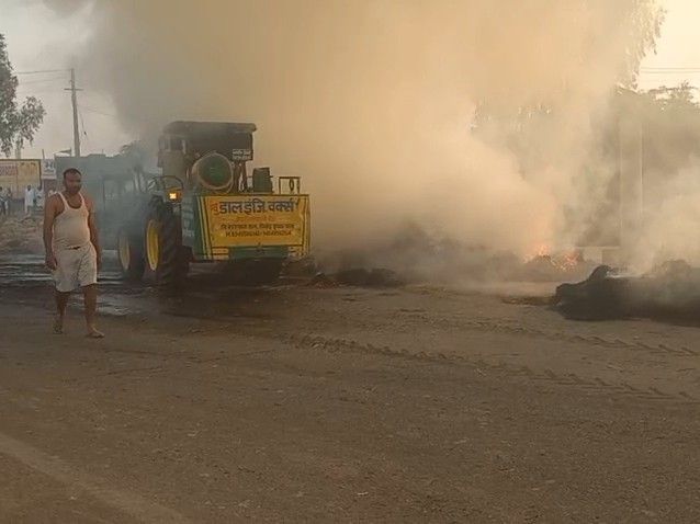 Fazilka Highway stubble laden tractor-trolley catches fire| Punjab News ...