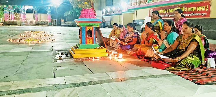 Kartik Purnima celebrated at Balaji Temple | बालाजी मंदिर में मनाई ...