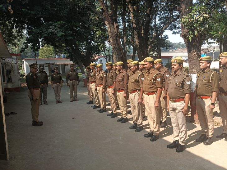 Vande Mataram program at Atrauli police station in Hardoi | हरदोई के ...