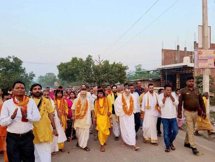 54 year old India Yatra reached Shringaverpur Dham | 54 साल पुरानी भारत ...