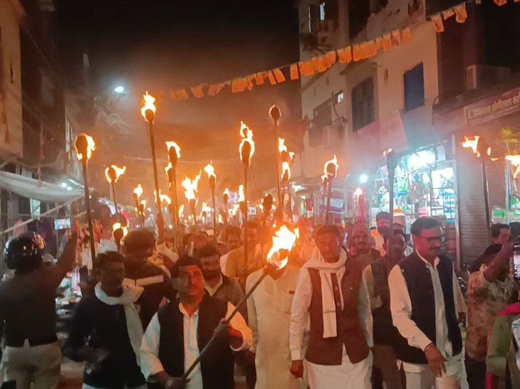 Torchlight procession in the city, slogans against the government