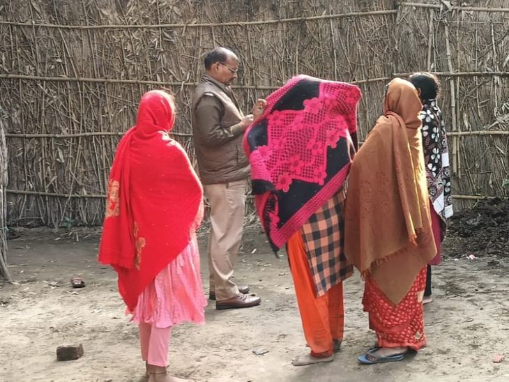 Violent assault, sharp-edged weapon attack for throwing cow dung | गोबर ...