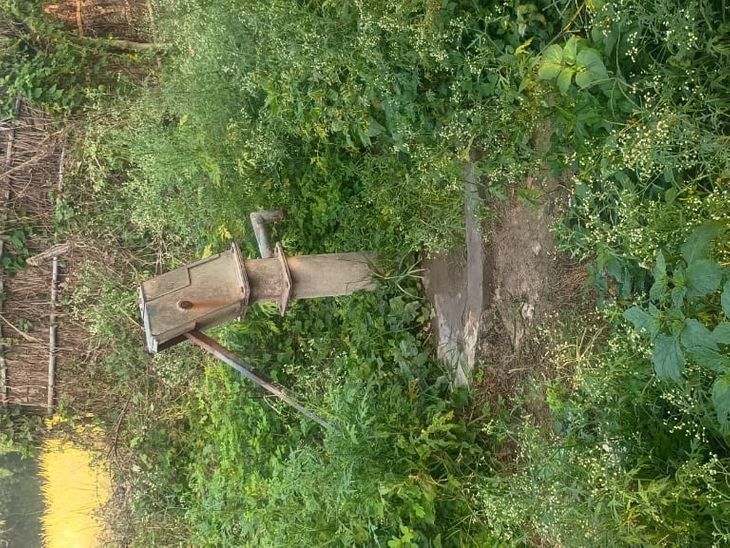 Jal Nigam's hand pump is out of order in Semrauna | सेमरौना में हैंडपंप ...