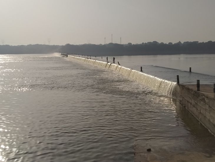 Water came into Banas due to opening of Isarda dam gates