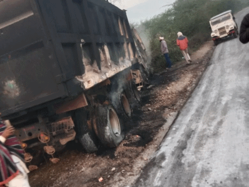 The trailer collided with a tree and caught fire due to a short circuit.