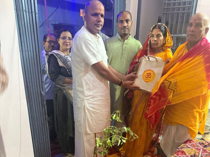 Pujya Manu Maharaj reached Madya of Khalilabad | पूज्य मनु महाराज ...