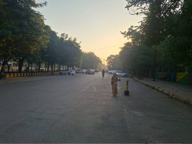 The night temperature in Indore is below 8 degrees.