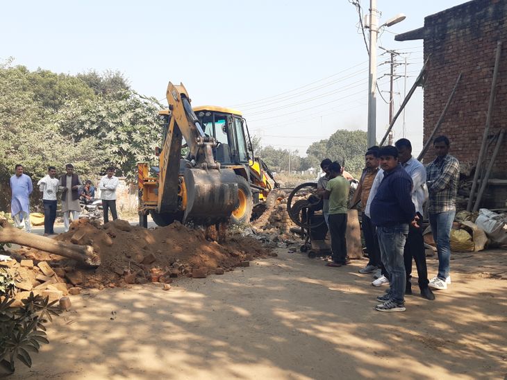 Encroachment removed from Tikri cremation ground in Baghpat | बागपत के ...