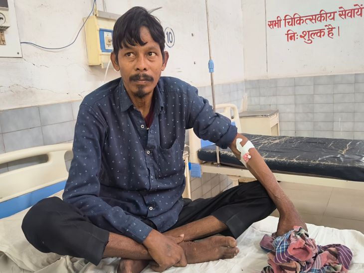 Mobile phone of a person who came to Mau hospital for treatment was stolen