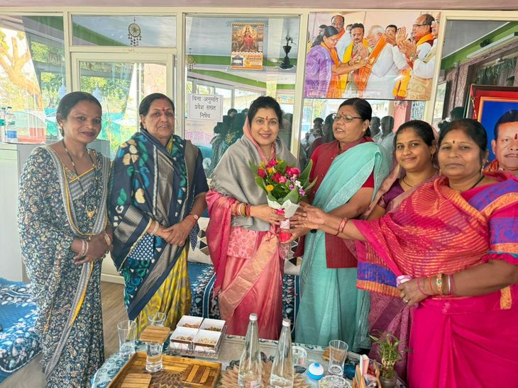 Minister Krishna Gaur and MP Maya Narolia reached Bhaunra | भौंरा ...