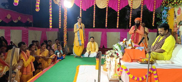 Casting work of the roof of Mahadev temple in Jagannath Ashram complex ...