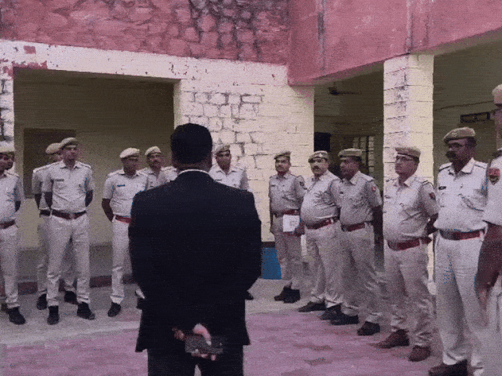 The newly appointed DSP arrived at the Samdari police station and ...