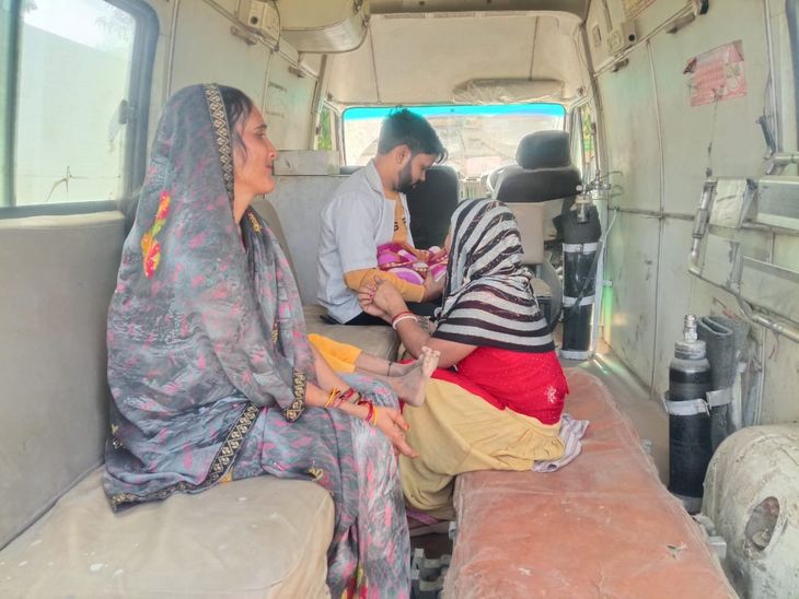 Woman gives birth to baby in ambulance