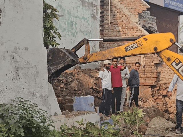 Municipal Corporation removed encroachment on Kachha Kunda/Bharatpur ...