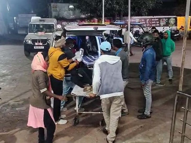 A young man was stabbed in the market of Balaghat.