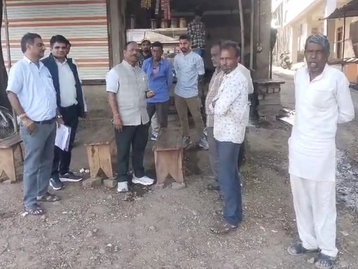 Salt was sold at the ration shop for ₹5 | राशन दुकान पर नमक ₹5 में बेचा ...