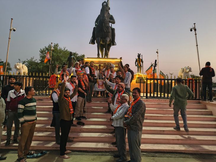 Festival of lights on Birsa Munda's birth anniversary in Bhupal Sagar ...