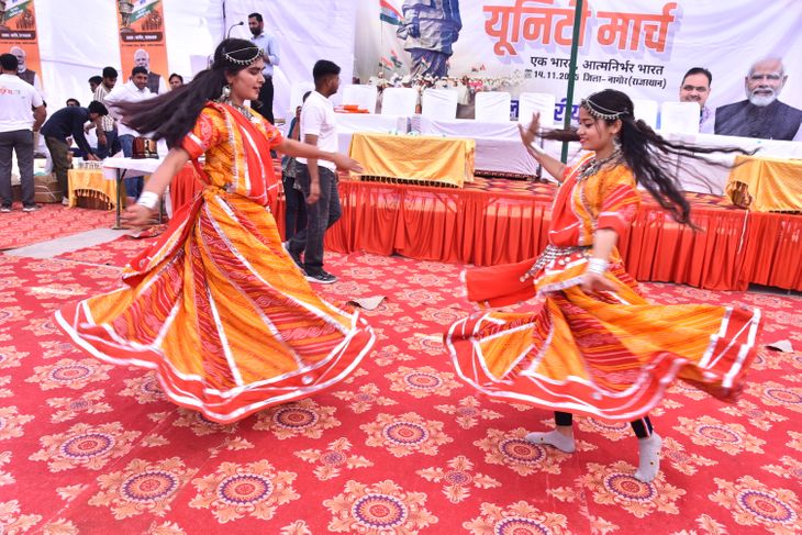 Unity march held on Patel Jayanti, students pledge to go Swadeshi ...