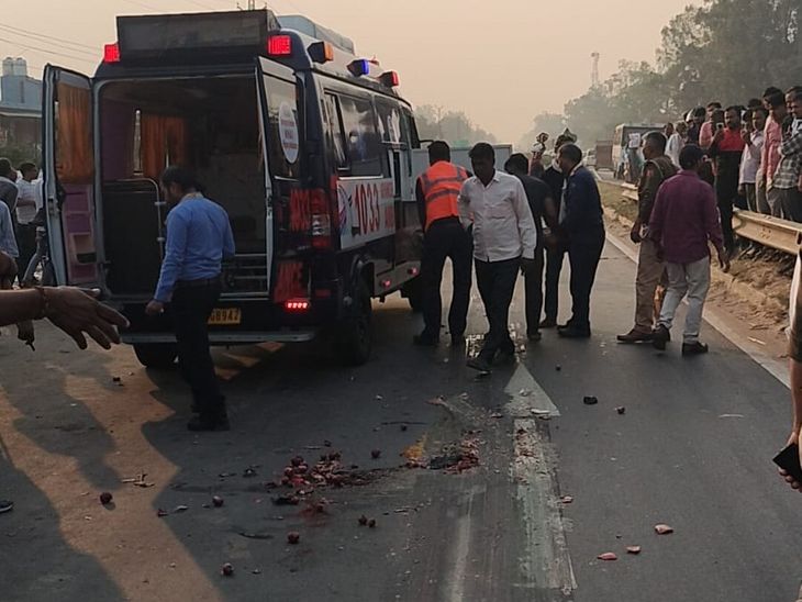 Woman riding a bike crushed to death by truck in Halena | हलेना में ...