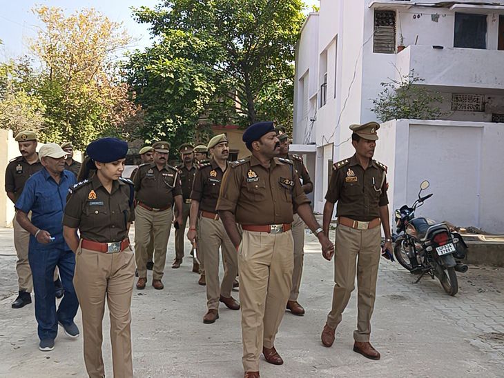 SSP inspected Garautha police station in Jhansi.