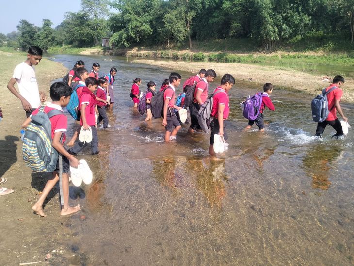 The Danro River flows between Tenar and Sahijna, some cross with their ...