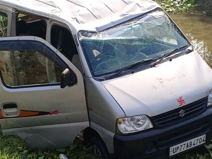 Car falls into Gangshi Canal in Auraiya | औरैया के गंगशी नहर में गिरी ...