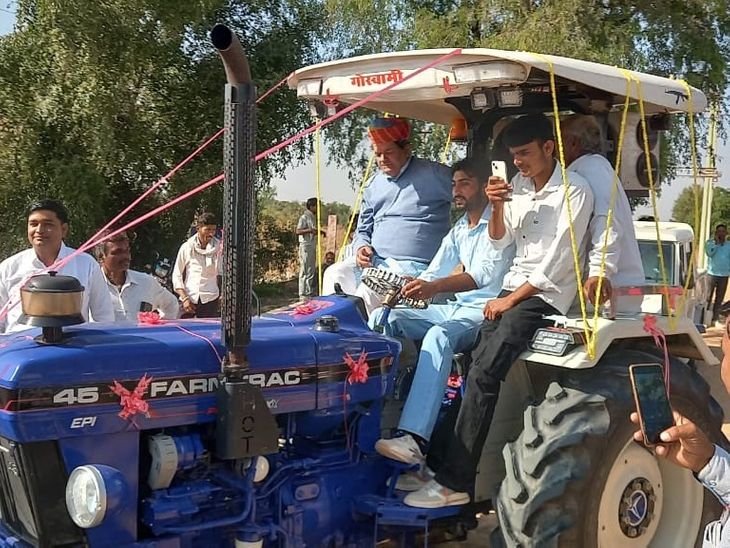 Minister Sumit Godara welcomed with tractor rally in Sheikhsar | शेखसर ...