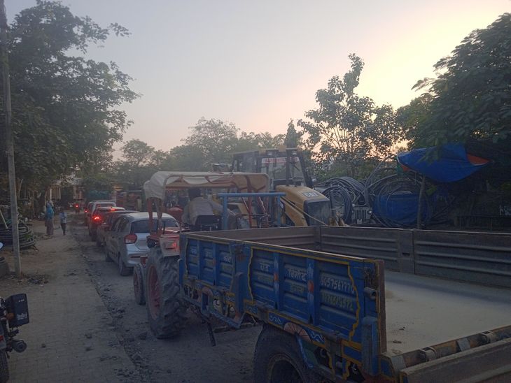 Road construction on Dungla-Kanod route | डूंगला-कानोड़ मार्ग पर सड़क ...