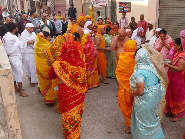 Jain saint Pranamya Sagar Maharaj gave a message in Binauli | जैन संत ...