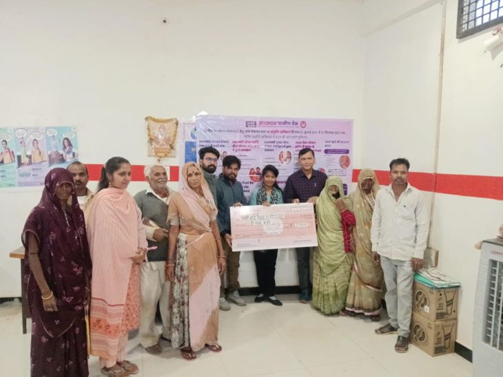 A cheque of Rs 2 lakh was handed over to the relatives of the deceased.