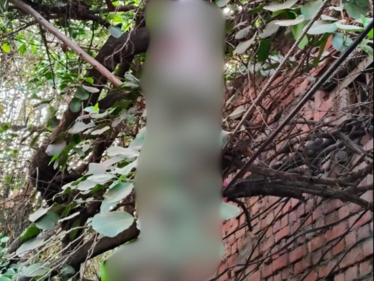 Dead body of a youth found hanging from a tree in Shivdaspur