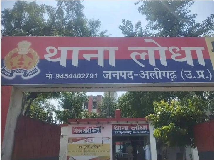 Bike riders forcibly took away a girl in Aligarh | अलीगढ़ में युवती को बाइक सवार जबरन ले गए ...