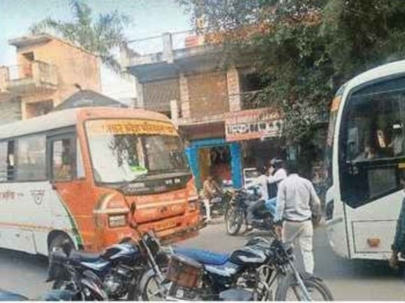 Minors driving e-rickshaws in Barhaj