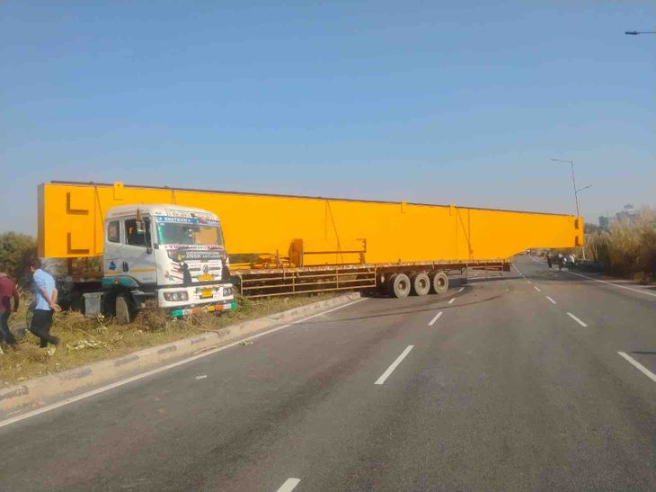 The trailer landed on the roadside on the Jaipur-Chandwaji highway.