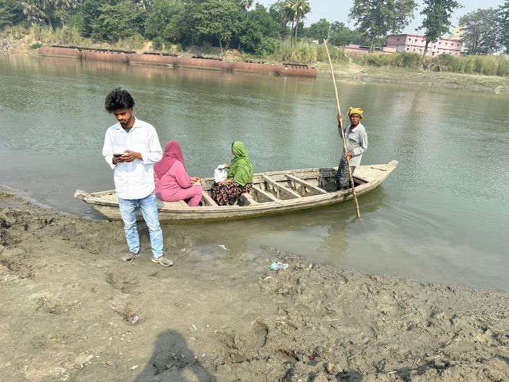 Pipa bridge not built on Chhoti Gandak | छोटी गंडक पर पीपा पुल नहीं लगा ...