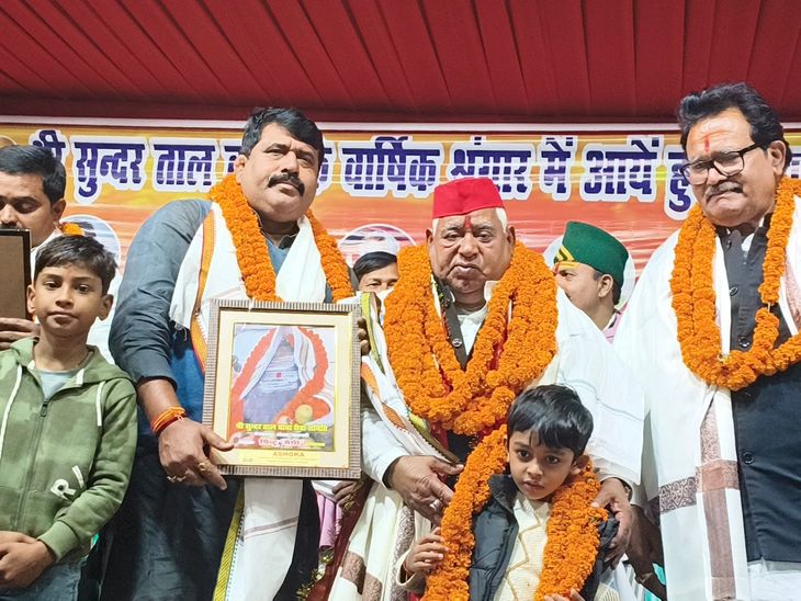Ayodhya MP Awadhesh Prasad reached Varanasi