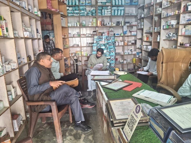 Bhiwani CM Flying Squad raids Village Bamla medical store operating ...