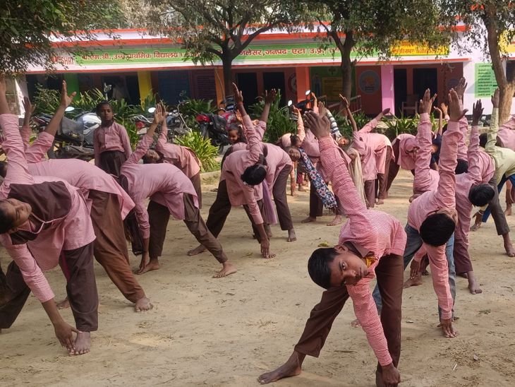 Lessons given in Jalesar Yoga Camp of Etah | एटा के जलेसर योग शिविर में ...
