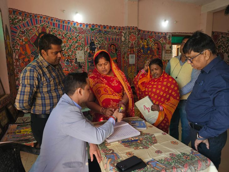 Madhubani DM inspected the Jeevika women's group.