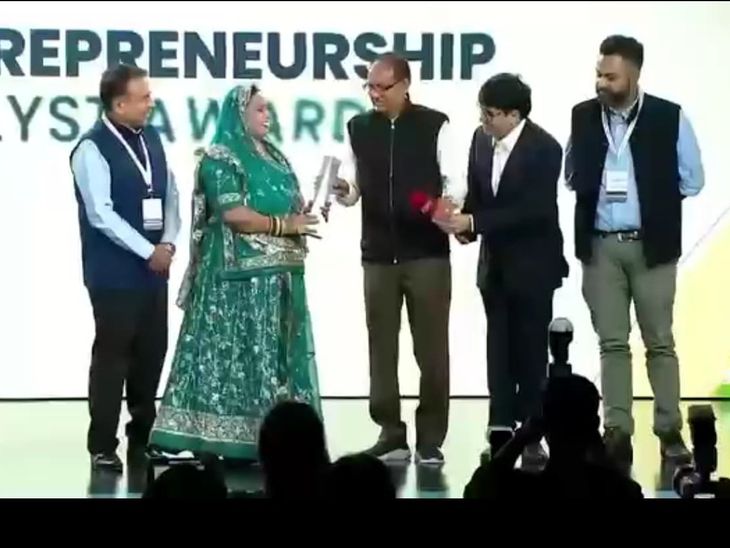 Disabled farmer Gayatri Devi Rathore honored in Delhi